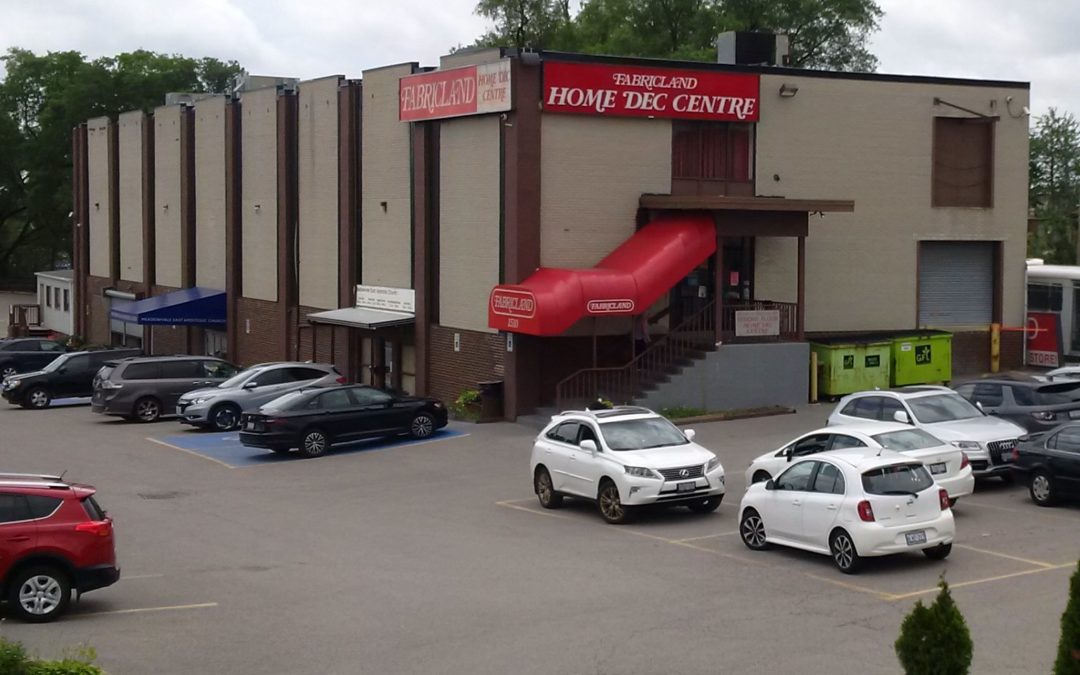 Outdoor Signs Ideas: Building Big Box Store Brands